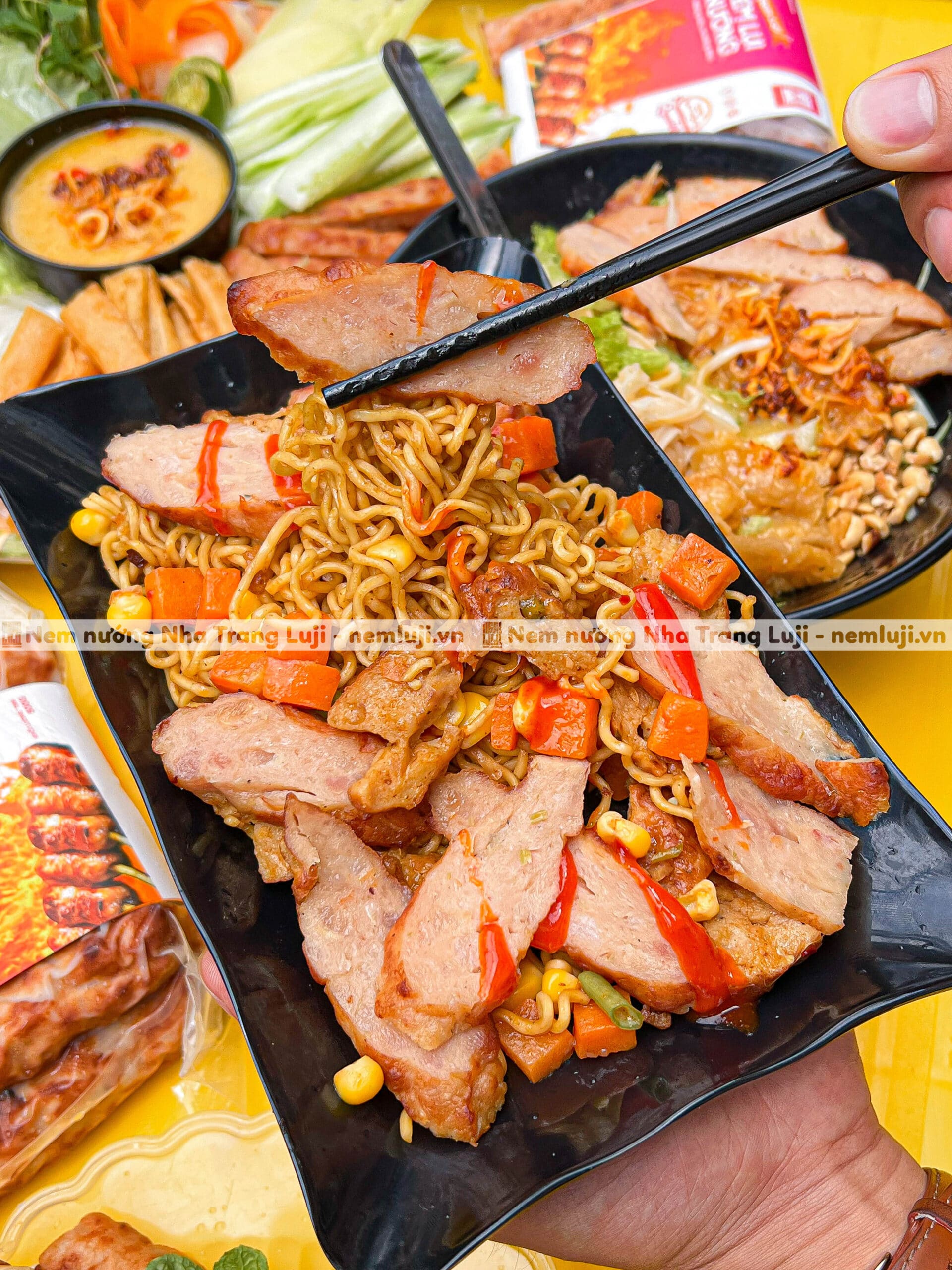 Đa Dạng Menu Quán Ăn Với Topping Nem Nướng - Nem Luji